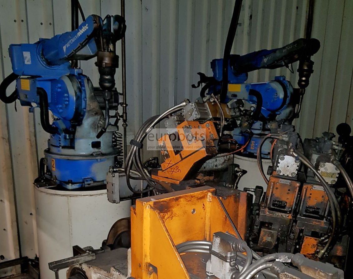 Yaskawa Motoman twin robot welding cell nine axis EA1800N controller ...