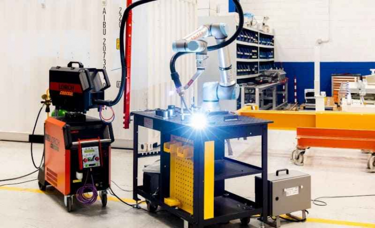 ATX ROBOTICS: UNA SOLUCIÓN INTEGRAL PARA LA SOLDADURA AUTOMATIZADA CON ROBOTS UR - Eurobots News